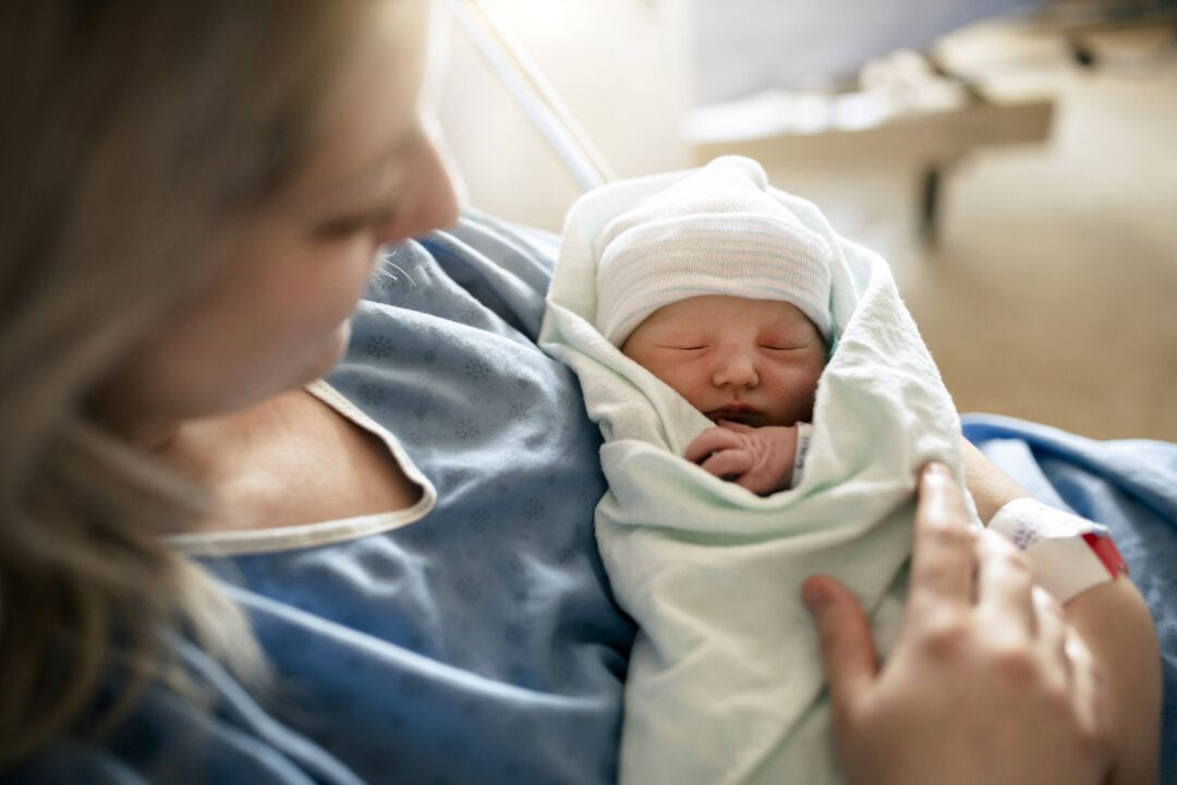 Fertility Rate Drops to Record Low in Canada – News as they happen